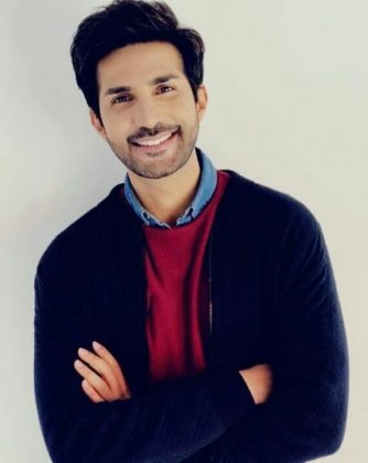 Adeel Chaudhry Biography, Age, Education, Marriage - Story.com.pk