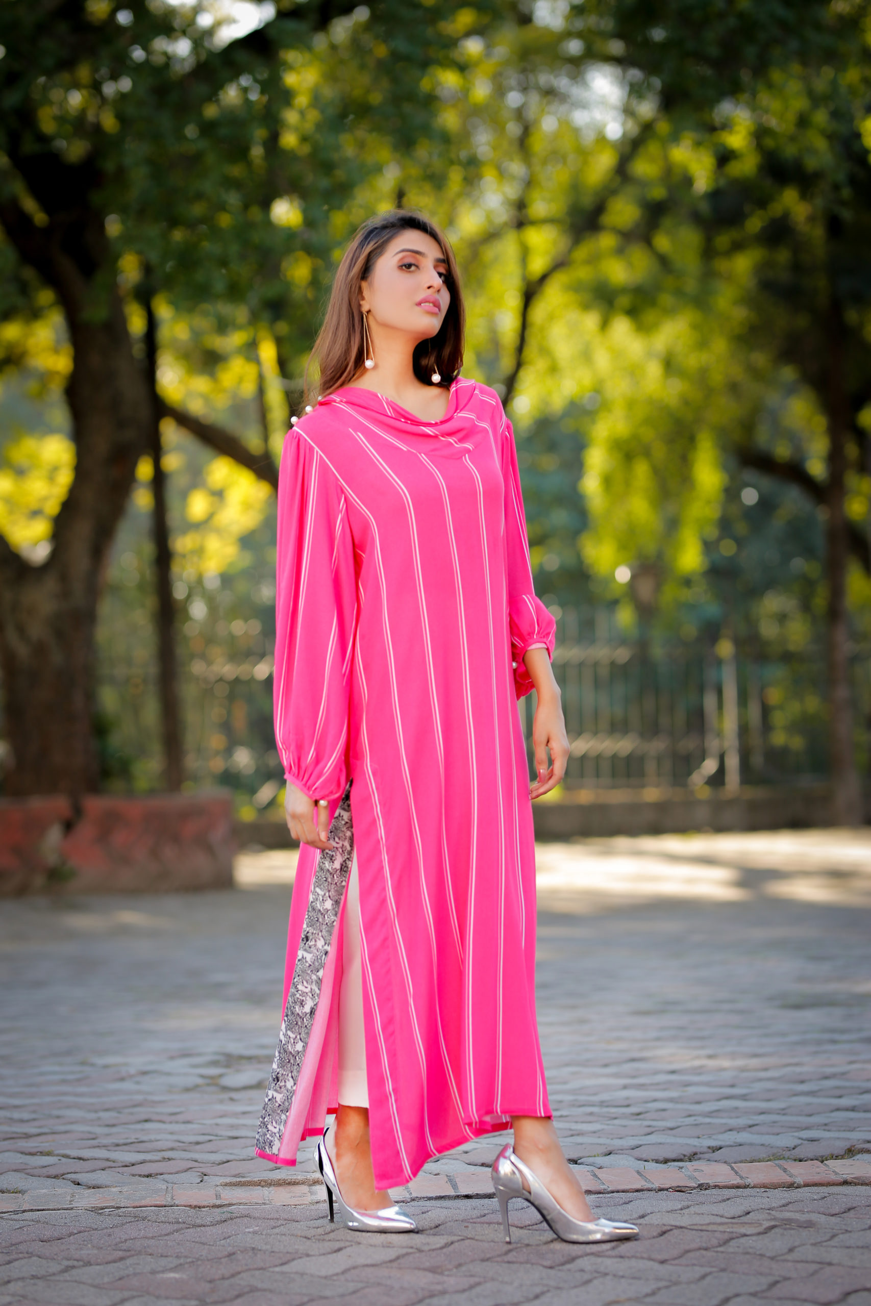 Lawn suit Bazu design 2025 - Story.com.pk